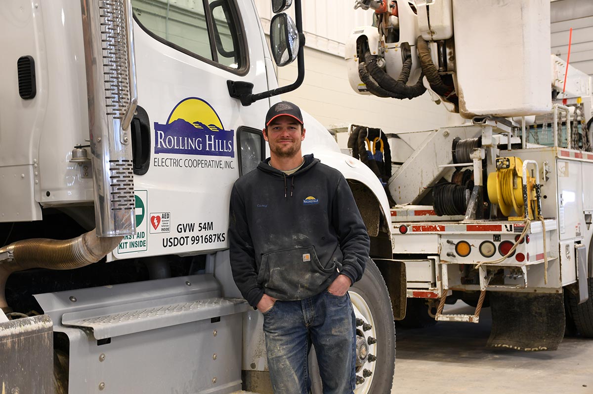 Kansas Co-op Line Foreman Frees Trapped Bald Eagle - America's Electric ...