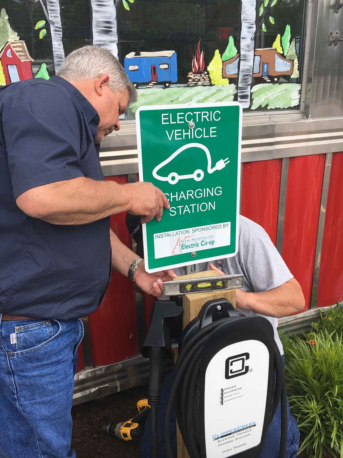 New Hampshire Electric Co-op Hosts ‘EV Cruise Night’ - America's ...